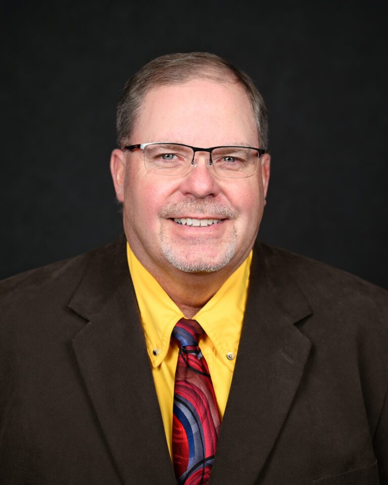 UFC Lafayette Commercial Elevator - Mages Land Company & Auction ...